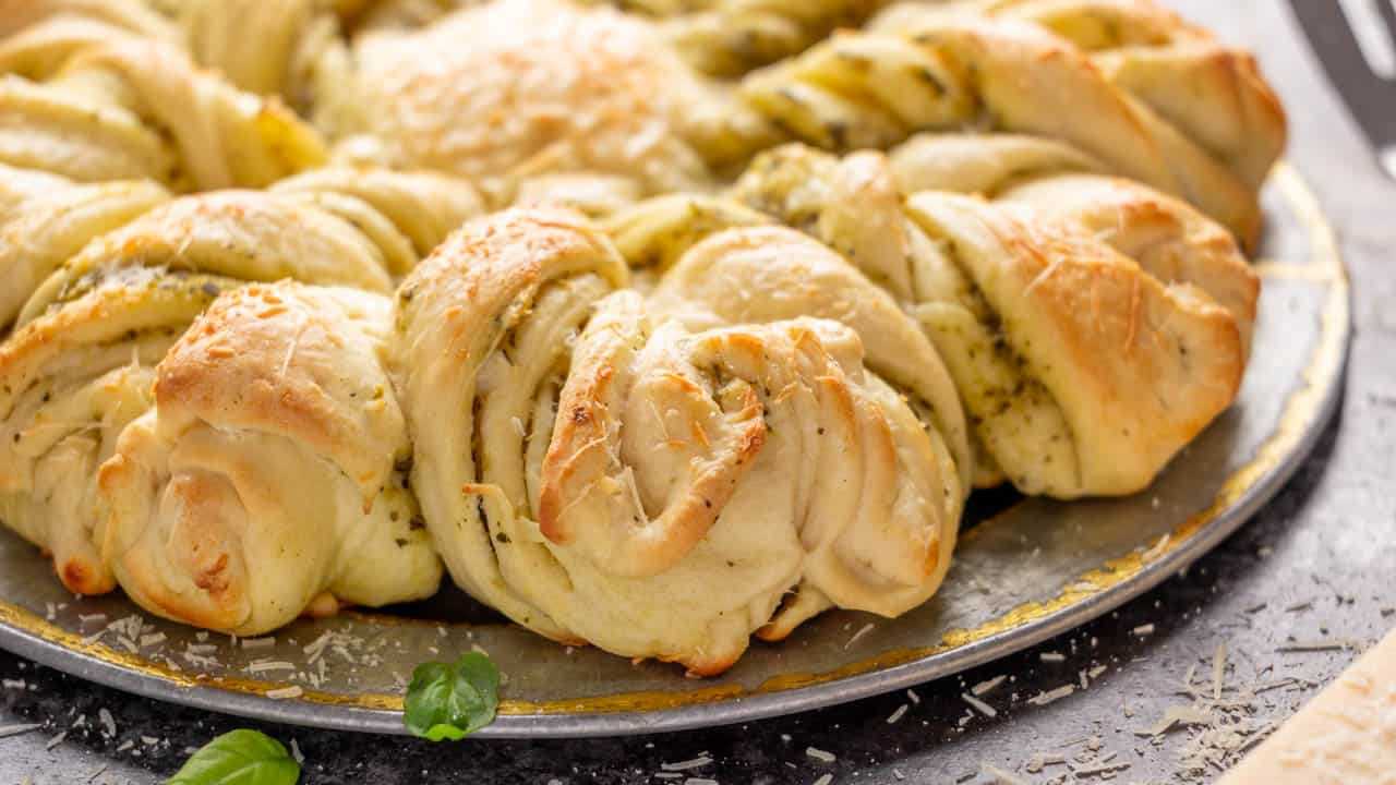 Pesto Parmesan Star Bread The Stay At Home Chef