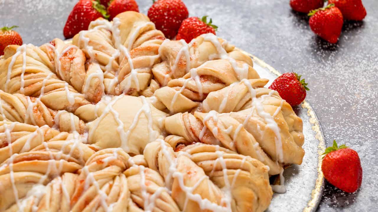 Strawberry Cream Cheese Star Bread The Stay At Home Chef